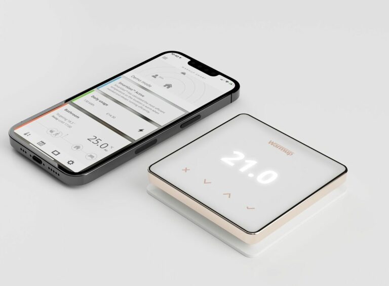 Understanding Your Underfloor Heating Control Options - Warmup